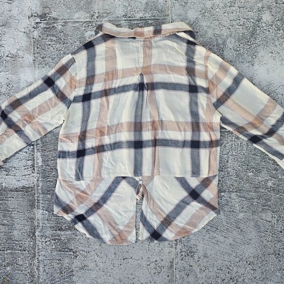 Hester & Orchard | Tops | Hester Orchard Shirt Top Long Sleeve Botton Front Blouse Rayon Plaid ...